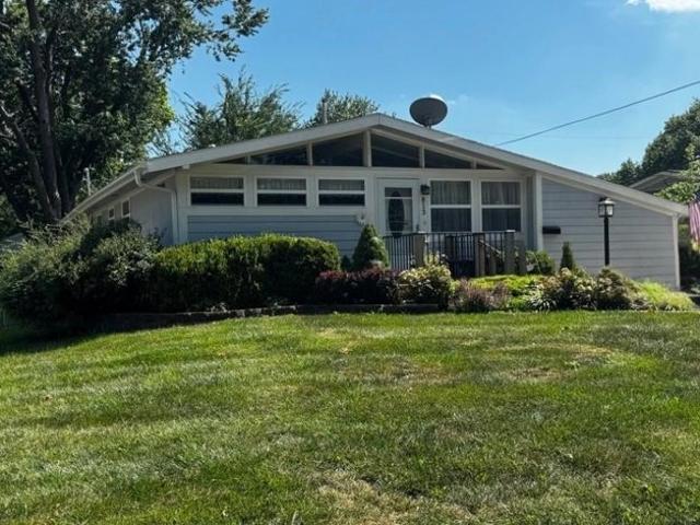 813 W Sheridan St, Olathe, KS 66061