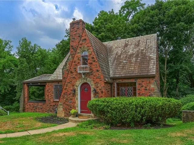 813 Washington Dr, Pittsburgh, PA 15229