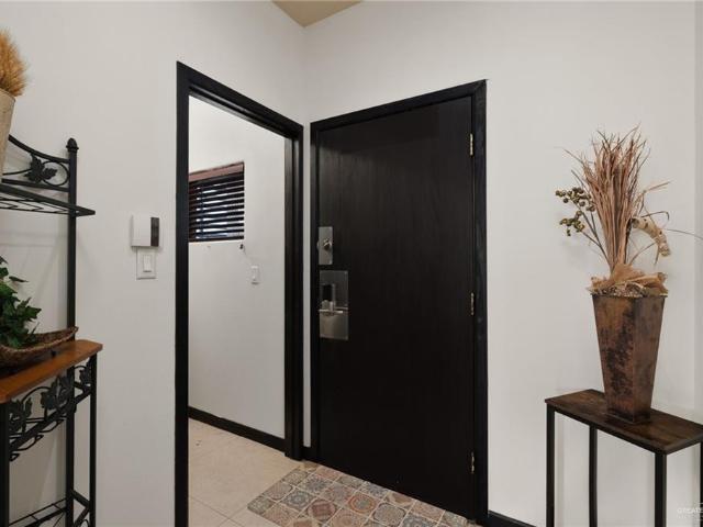 813 Travis Street 323