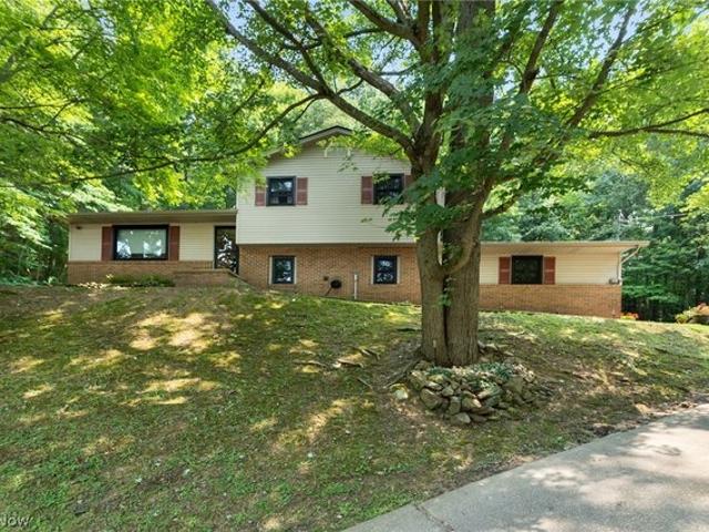 8148 Avalon Rd NW, Malvern, OH 44644