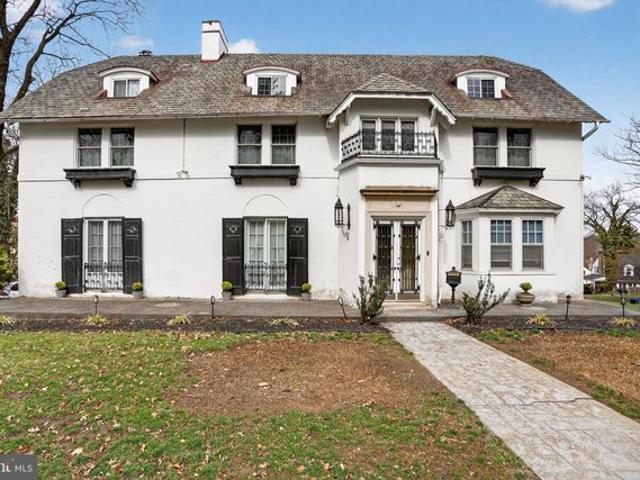 8148 High School Rd, Elkins Park, PA 19027