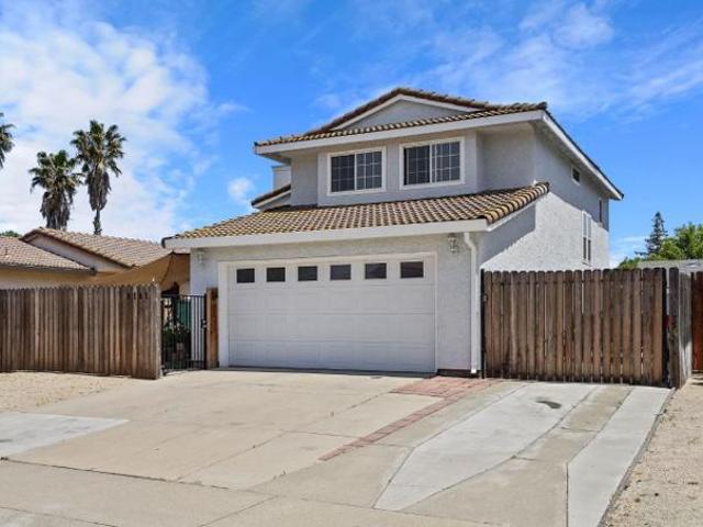 8141 Port Royale Way, Sacramento, CA 95823