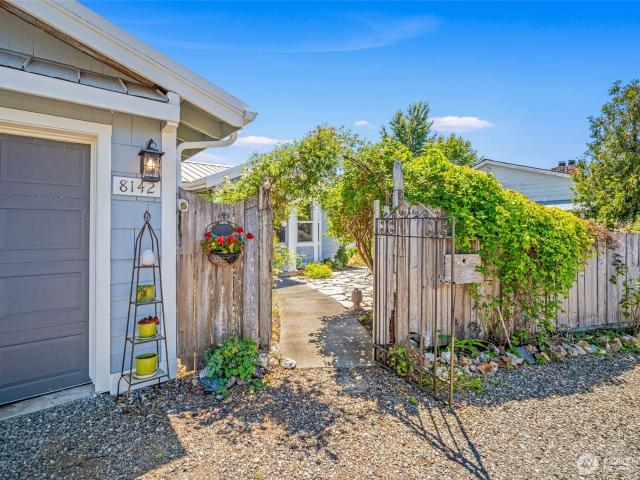 8142 Cowichan Road