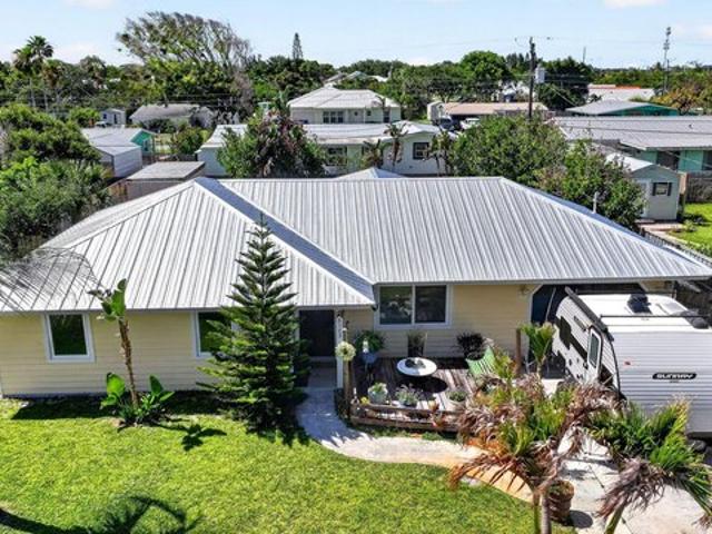 8143 SE Woodland Rd, Hobe Sound, FL 33455