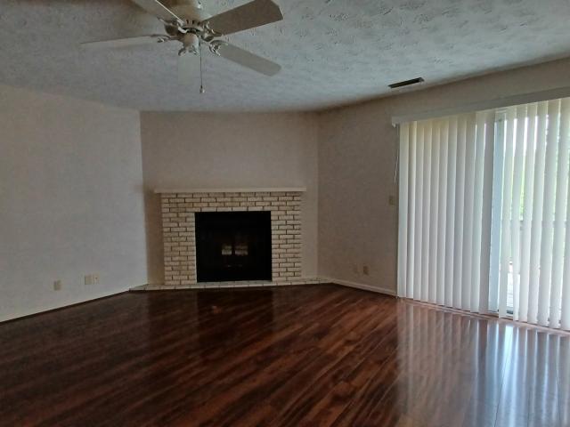 814 13th Ave N, Unit 1C, Clinton, IA 52732 | MLS #12599 | Compass