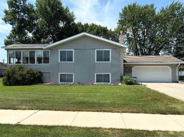 814 4th St SE, Little Falls, MN 56345