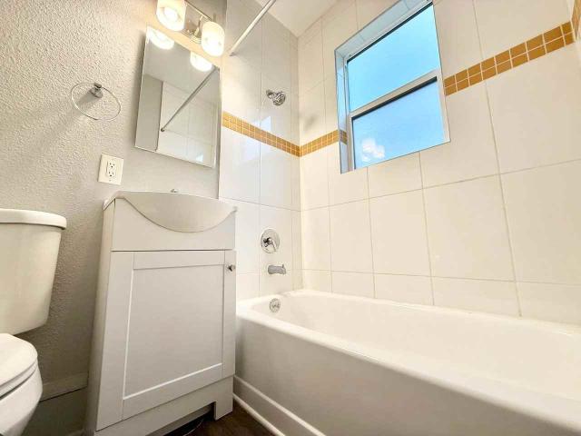 814 Columbia St Studio Apartment for Rent at 814 Columbia St, Seattle, WA 98104 First Hill