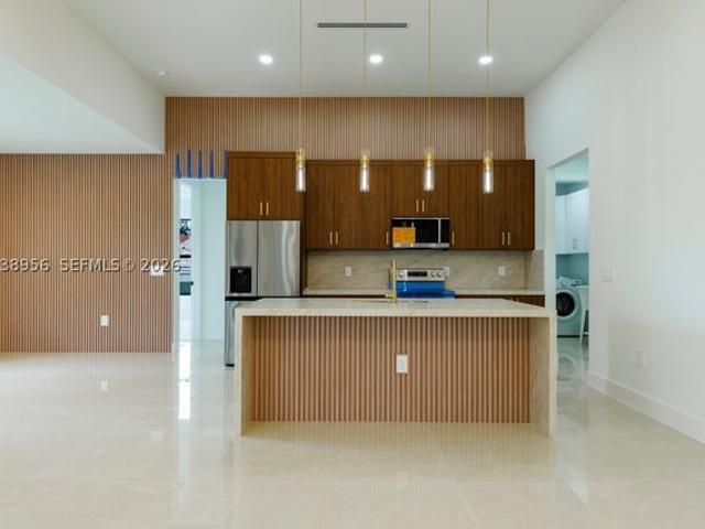 814 Calyton Ave, Lehigh Acres, FL 33972