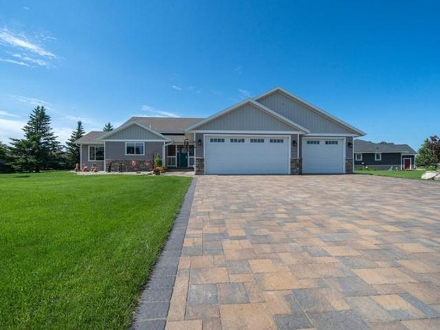 814 Curt Felt Dr, Alexandria, MN 56308