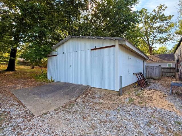 814 Bayou St
