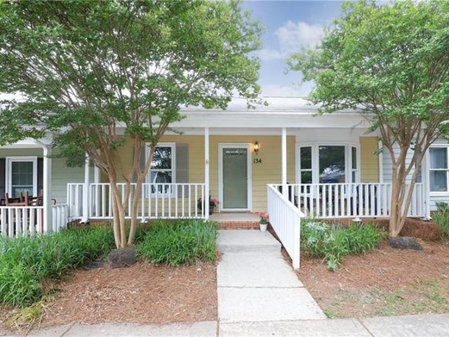 814 Guilford College Rd Apt 134, Greensboro, NC 27409