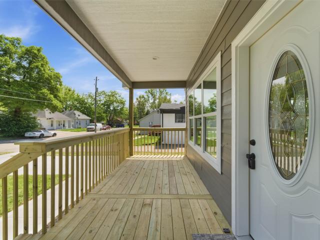 814 E 25th Court