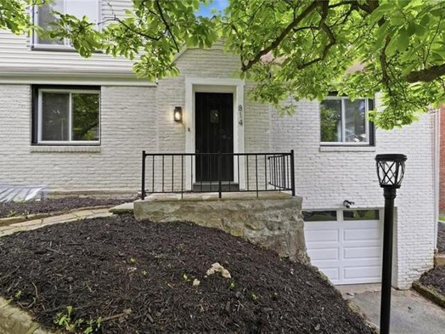 814 Fruithurst Dr, Pittsburgh, PA 15228
