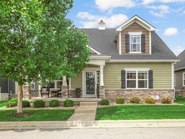 814 Haymarket Cir, Crown Point, IN 46307
