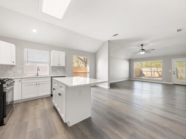 814 Lake Bluff Dr, Lake Dallas, TX 75065 | MLS #58586