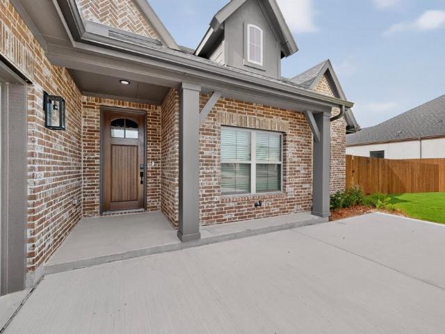 814 Lakewood Circle