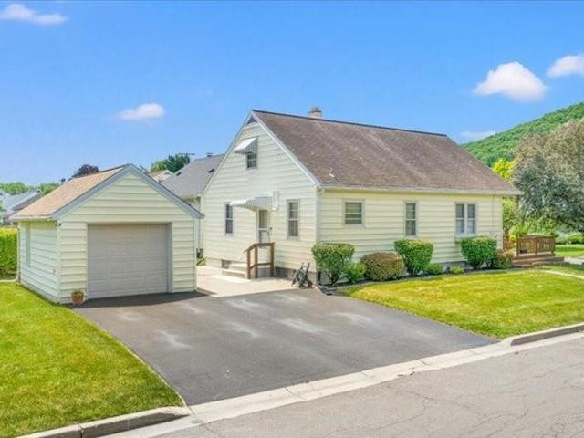 814 Morlando Dr, Endicott, NY 13760