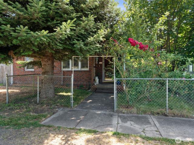 814 Main Street
