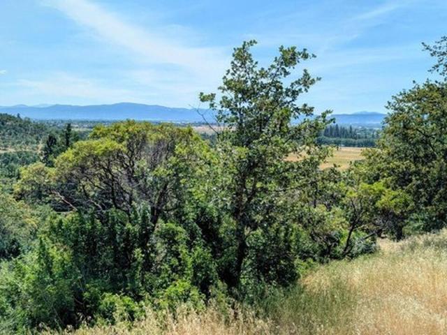 814 Mesa Dr, Eagle Point, OR 97524