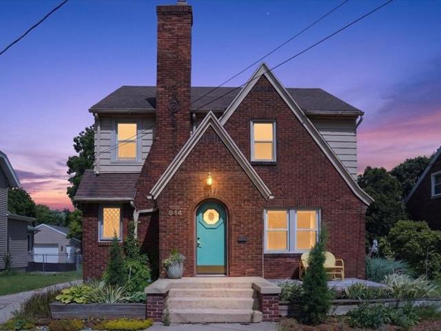 814 N Fairview Ave, Lansing, MI 48912