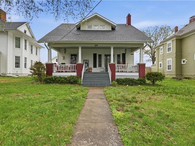 814 N Main St, Carrollton, MO 64633
