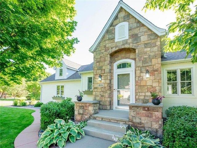 814 New Century Blvd S, Maplewood, MN 55119
