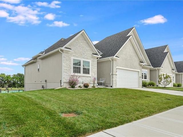 814 NE Algonquin St Unit A, Lee's Summit, MO 64064