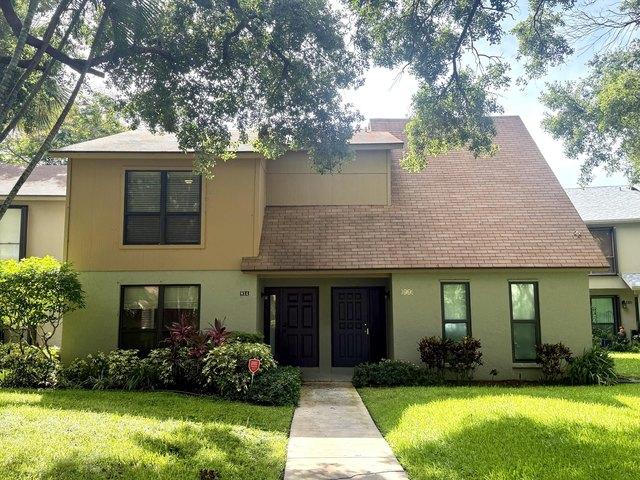 814 Sandtree Dr, Palm Beach Gardens, FL 33403