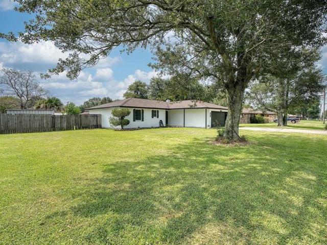 814 Sharp St, Bridge City, TX 77611