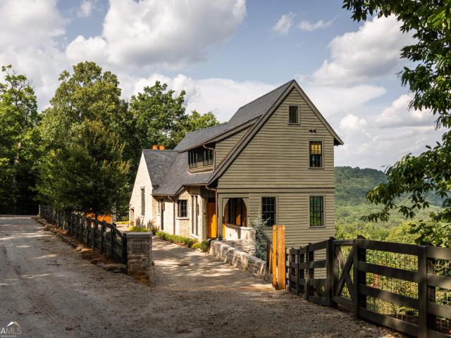 814 Summit Ridge Dr, Clarkesville, GA 30523 | MLS #10696