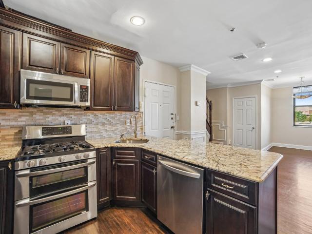 814 Willow Ave # 5RR