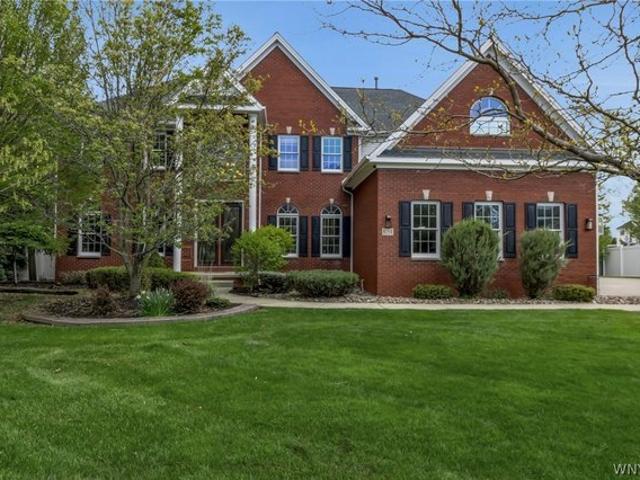 8154 Golden Oak Cir, Buffalo, NY 14221
