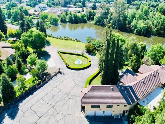 8155 N Fowler Ave, Clovis, CA 93619