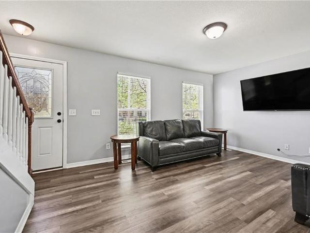 8156 N Oakley unit 17 D Avenue