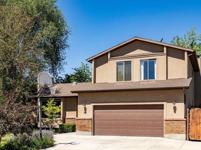 8158 S Andorra Ln E, Sandy, UT 84093