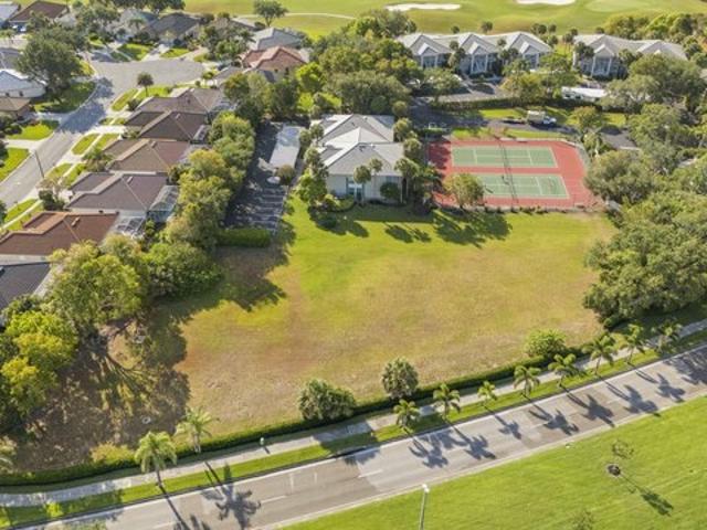 8151 Twelve Oaks Cir, Naples, FL 34113