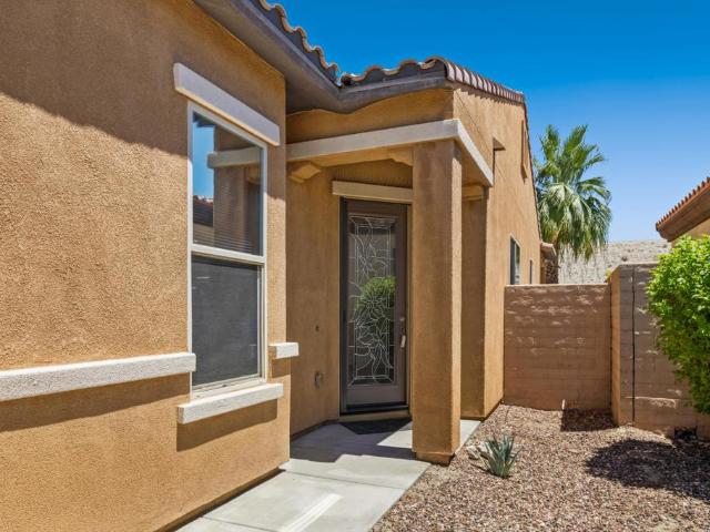 81526 Avenida Viesca