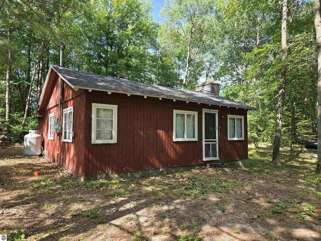 8152 Beech St, Hale, MI 48739