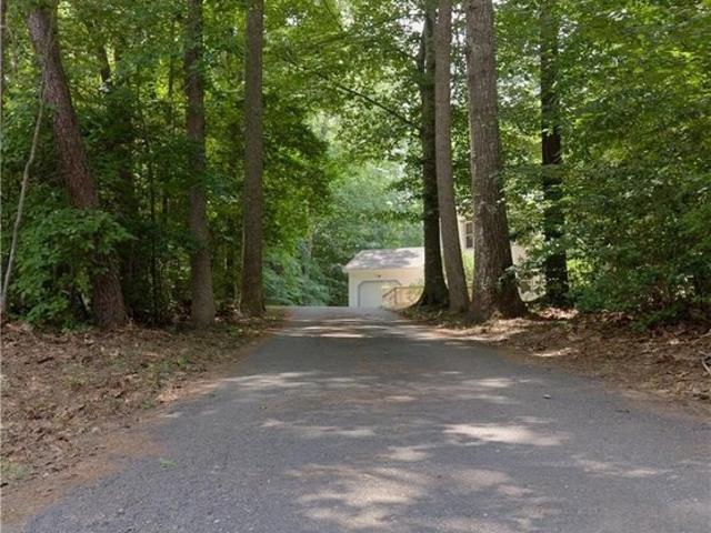 8153 Meandering Ln, North, VA 23128