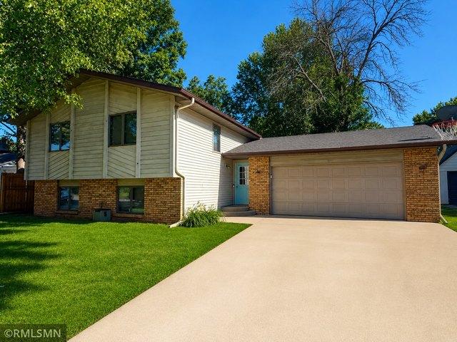 815 10th St W, Hastings, MN 55033