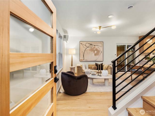 815 26th Ave, Unit B, Seattle, WA 98122 | MLS #2466 | Compass