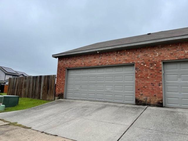 815 819 Valleybrooke Drive 3 Bedroom Apartment for Rent at 815 Valleybrooke Dr, Arlington, TX 76001