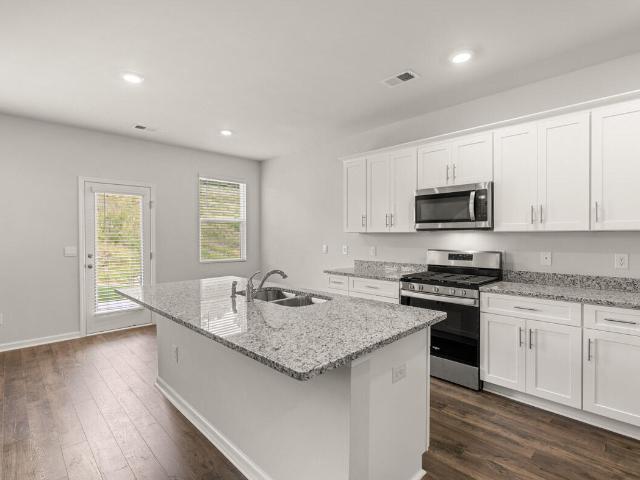 815 Dara Corners