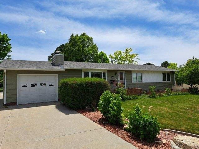 815 E 8th St, Chadron, NE 69337