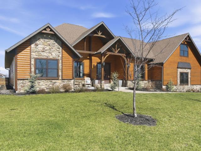 815 Forest View