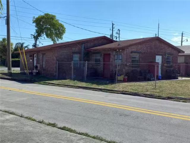 815 FOSTER RD, HALLANDALE BEACH, FL 33009 Duplex For Sale MLS.
