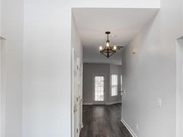 815 Knightsbridge Road