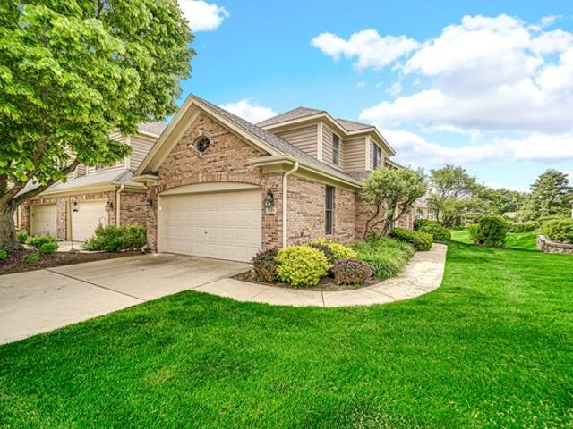 815 King Henry Ln, Saint Charles, IL 60174