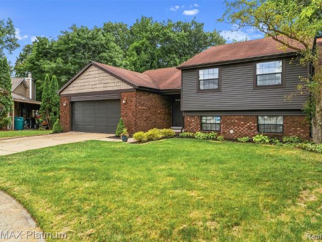 815 Oak Ridge Court