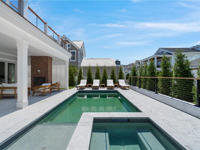 815 Ocean Rd, Narragansett, RI 02882 | MLS #1400